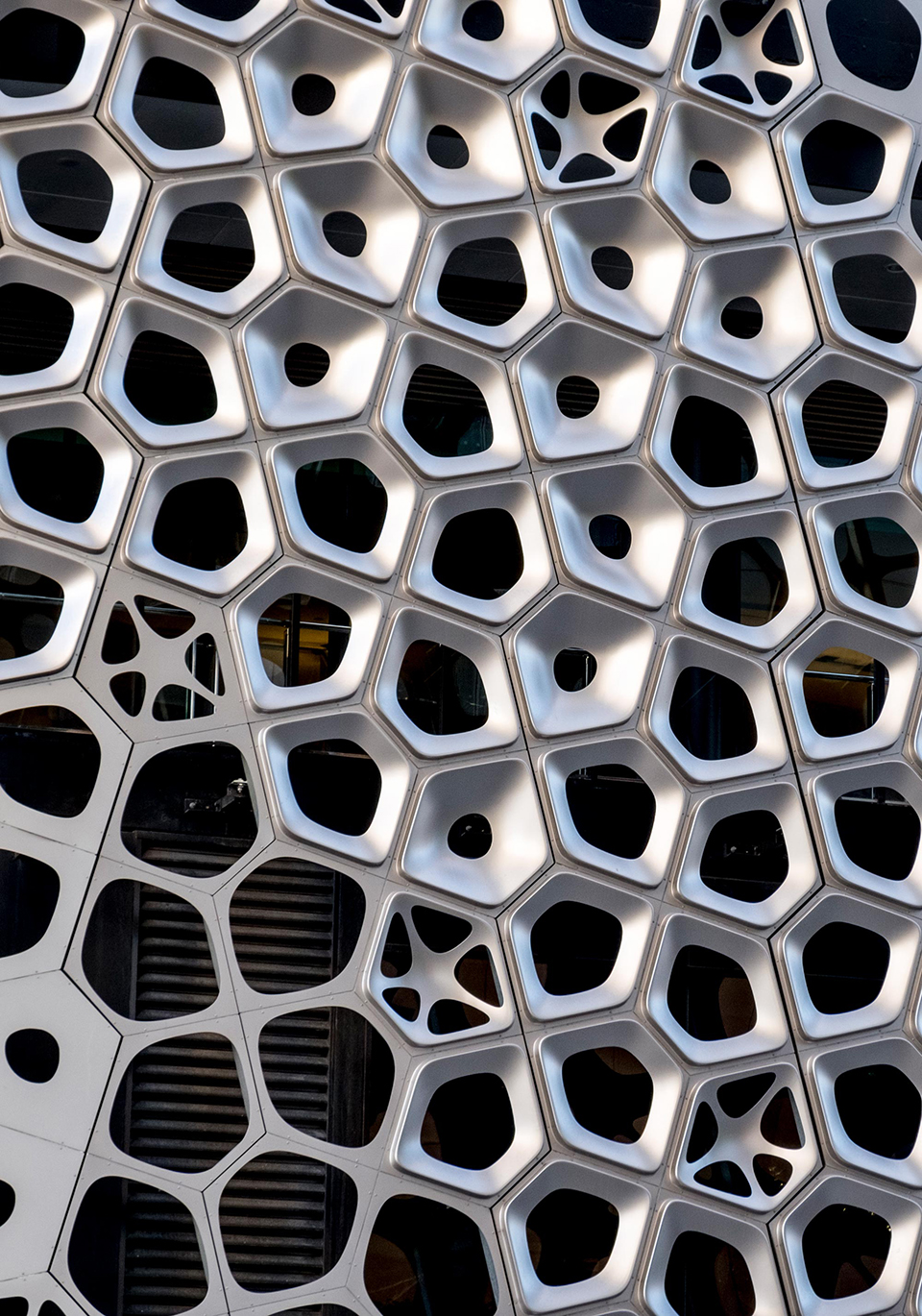 Iconic facade from Australian artist Alexander Knox by UAP - 谷德设计网