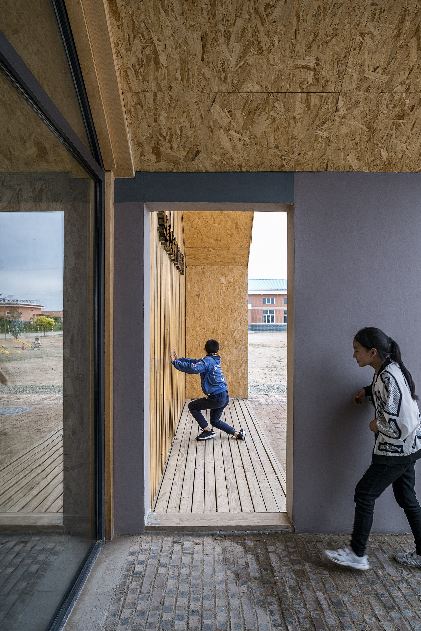 Er-tai town primary school library, China by dot Architects - 谷德设计网