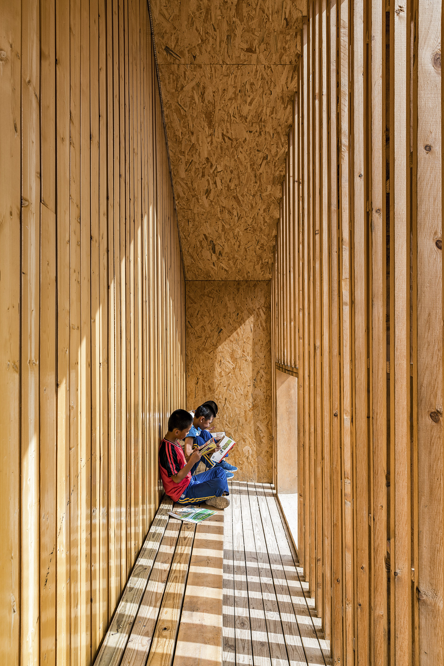 Er-tai town primary school library, China by dot Architects - 谷德设计网
