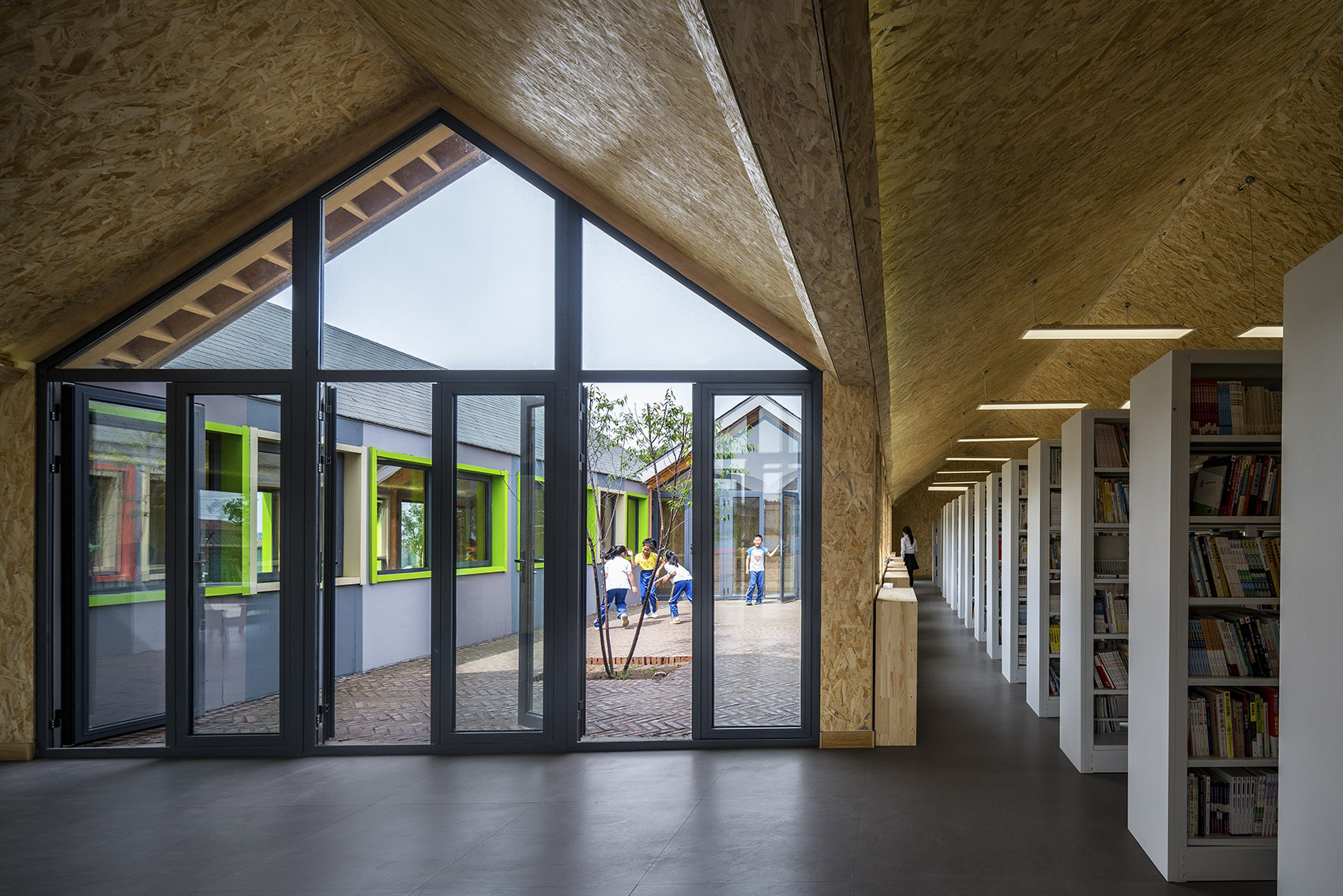 Er-tai town primary school library, China by dot Architects - 谷德设计网
