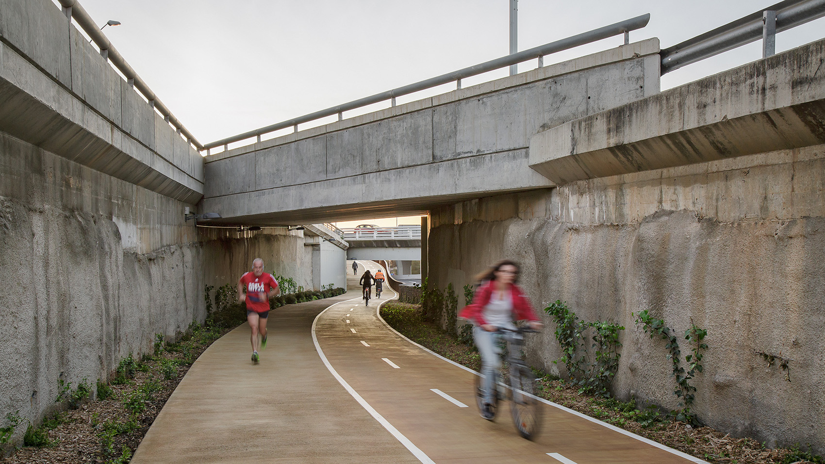 Pedal Path in Barcelona by Batlle i Roig Architectes - 谷德设计网