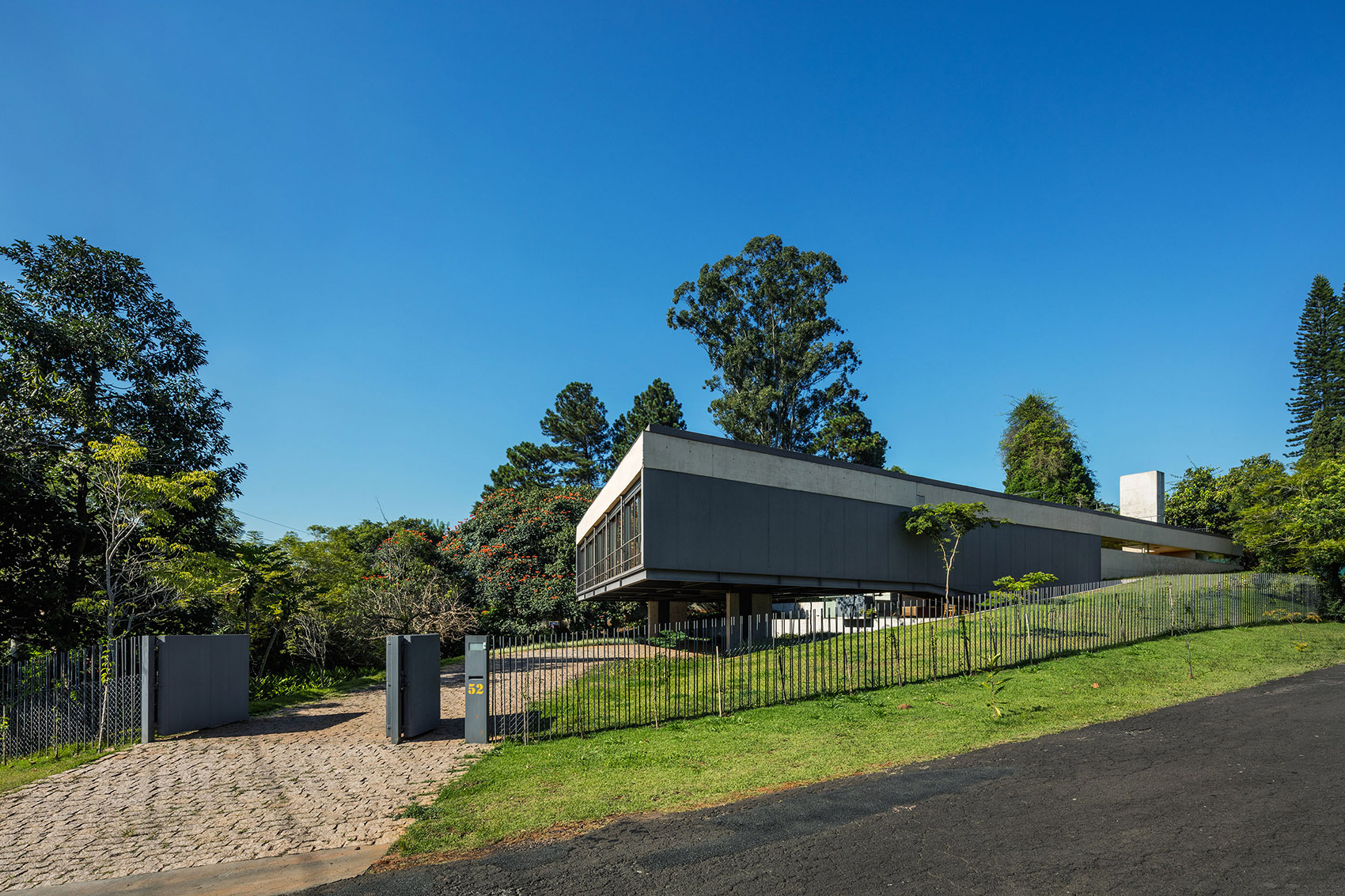 House in Cotia by UNA Arquitetos - 谷德设计网