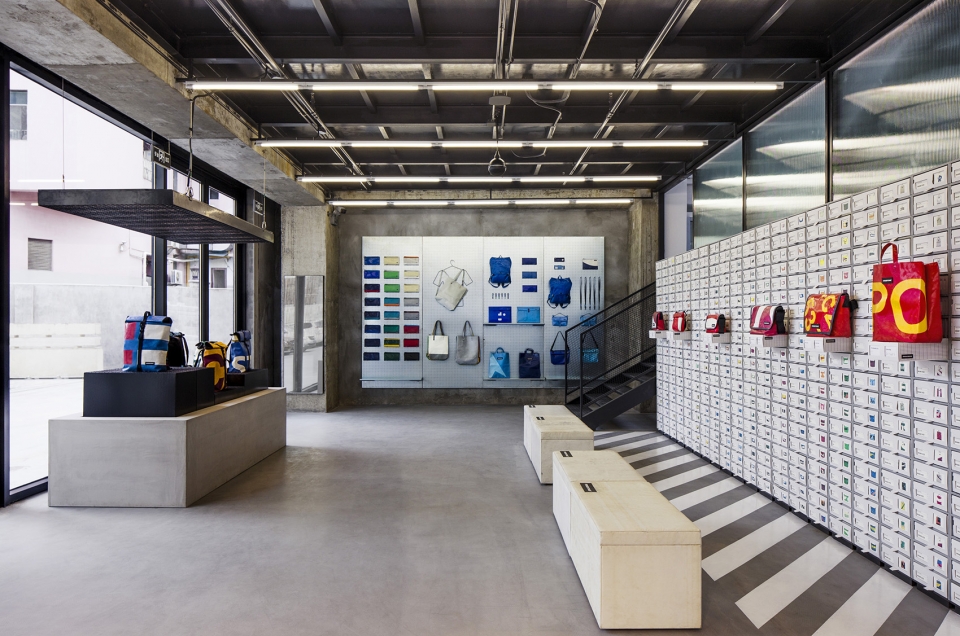 THE NEW FREITAG STORE SHANGHAI by FREITAG - 谷德设计网