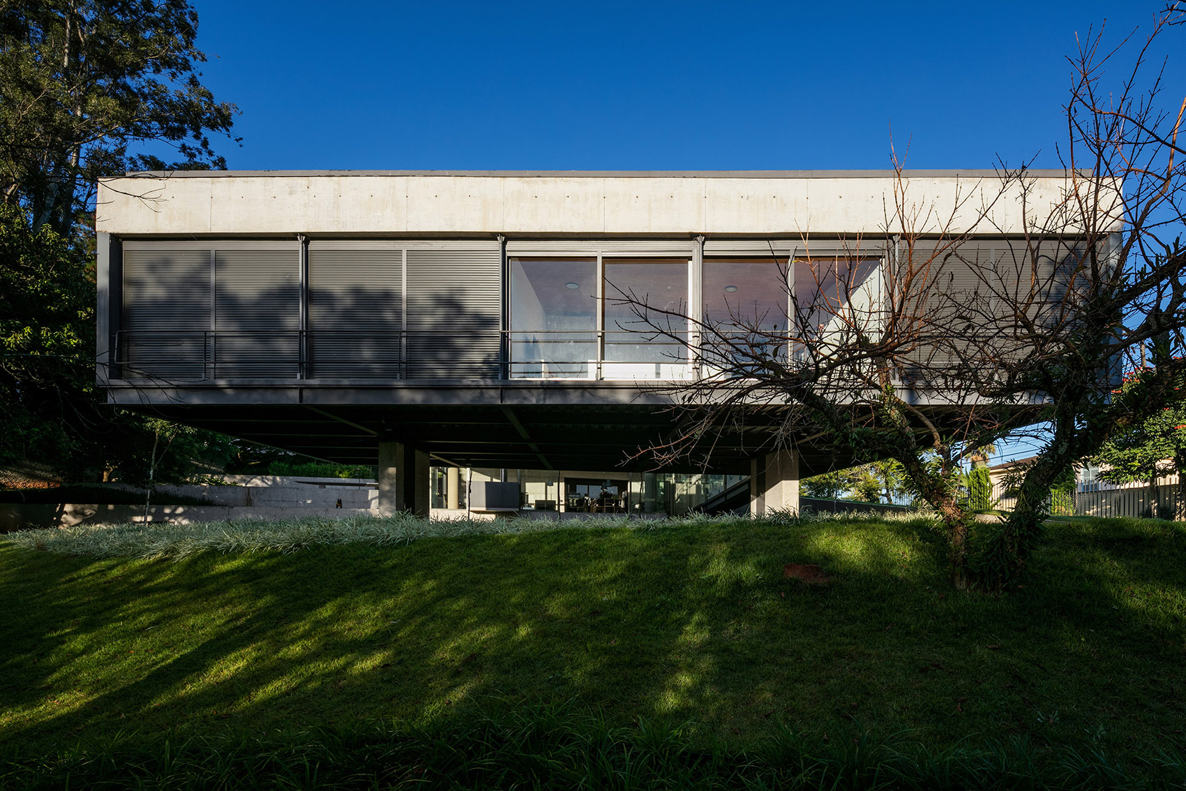 House in Cotia by UNA Arquitetos - 谷德设计网