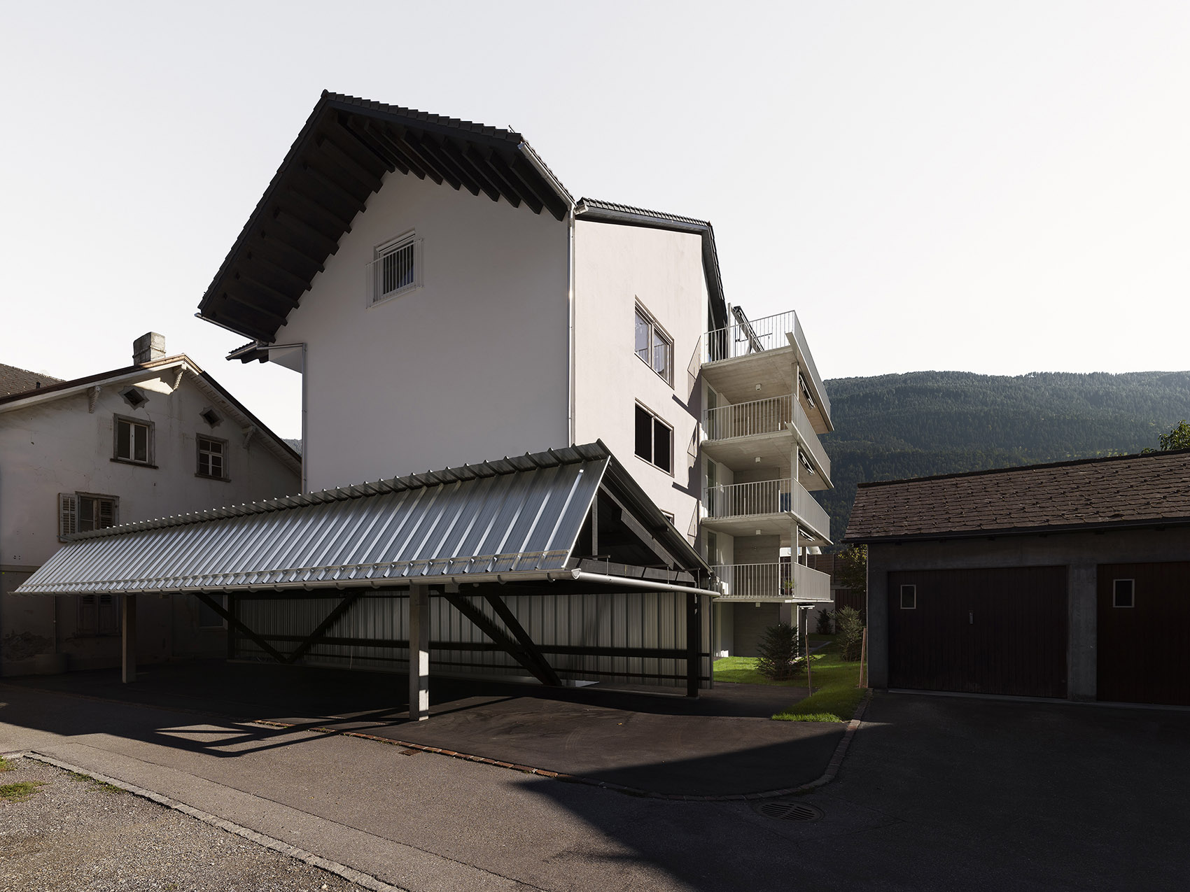 Apartment Building, Domat by Raphael Zuber - 谷德设计网