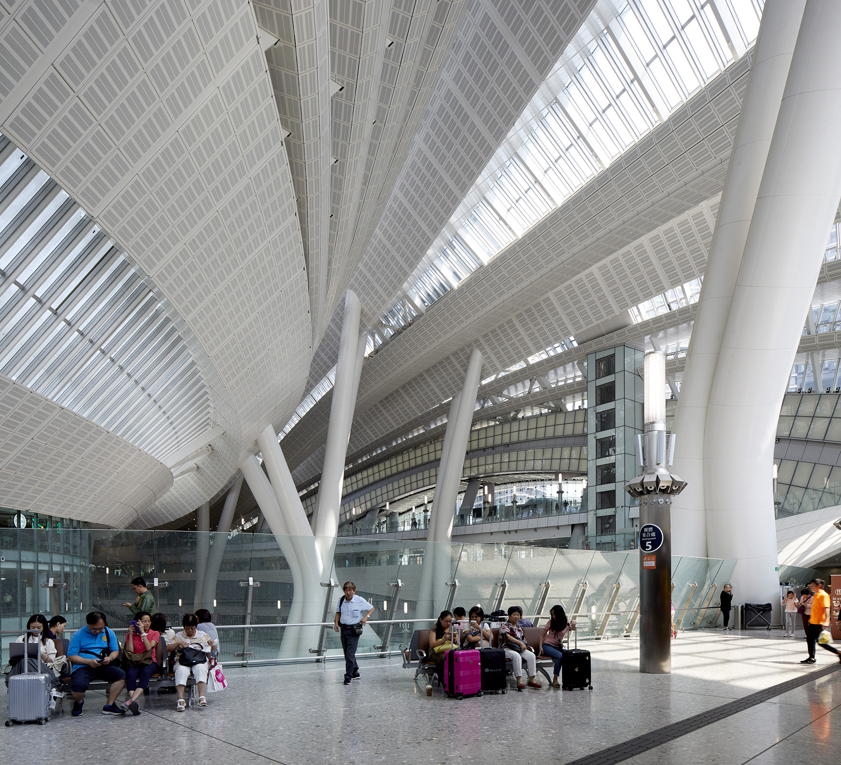 Hong Kong West Kowloon Station by Andrew Bromberg at Aedas - 谷德设计网