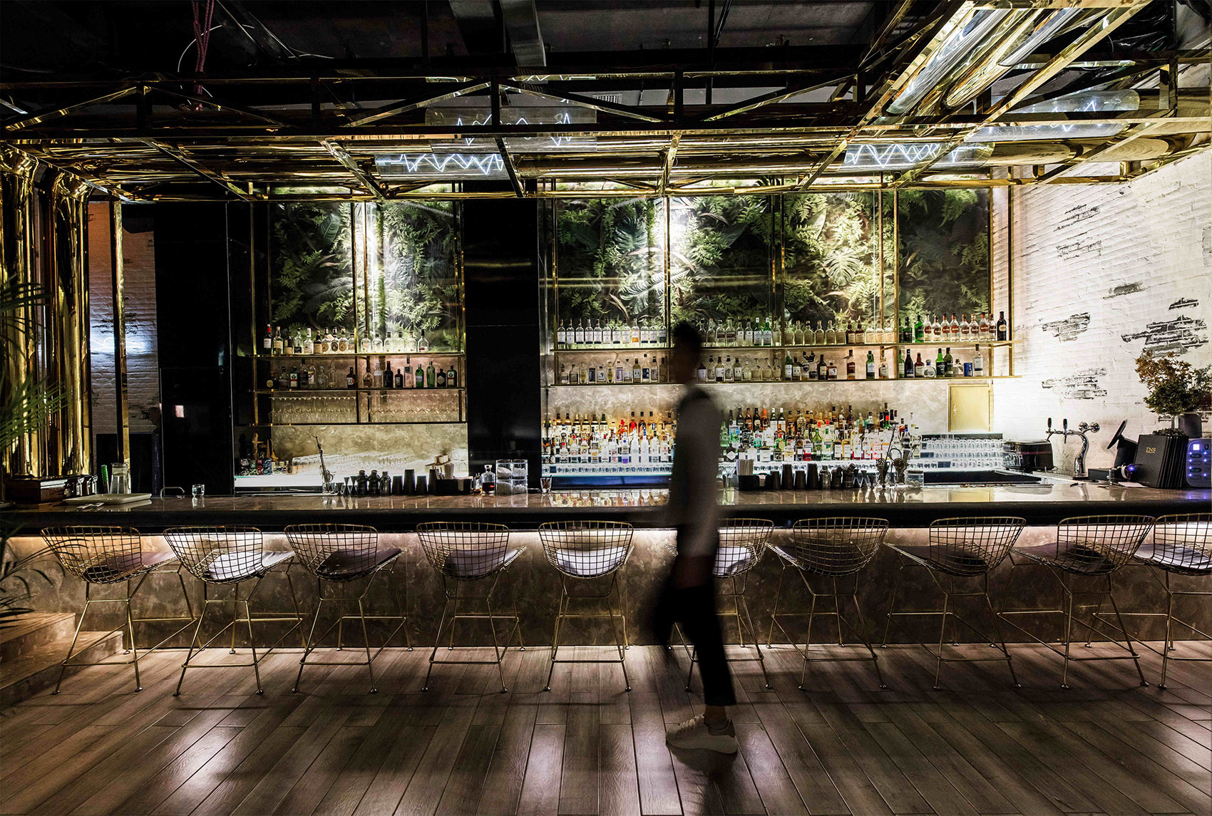 INS – LOUNGE BAR in Qinghai, China by JASON CHAN - 谷德设计网