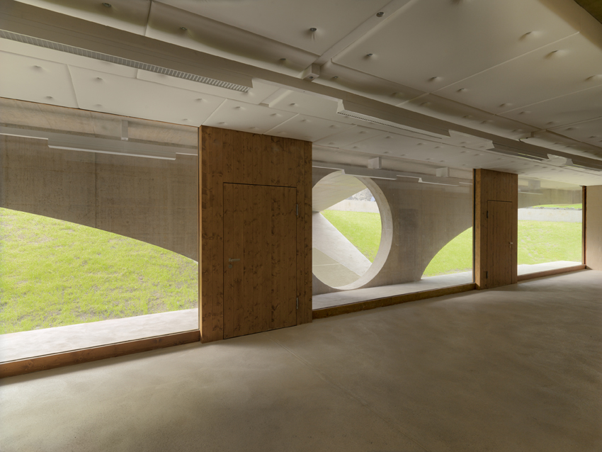 Schoolhouse and kindergarten Grono by Raphael Zuber - 谷德设计网