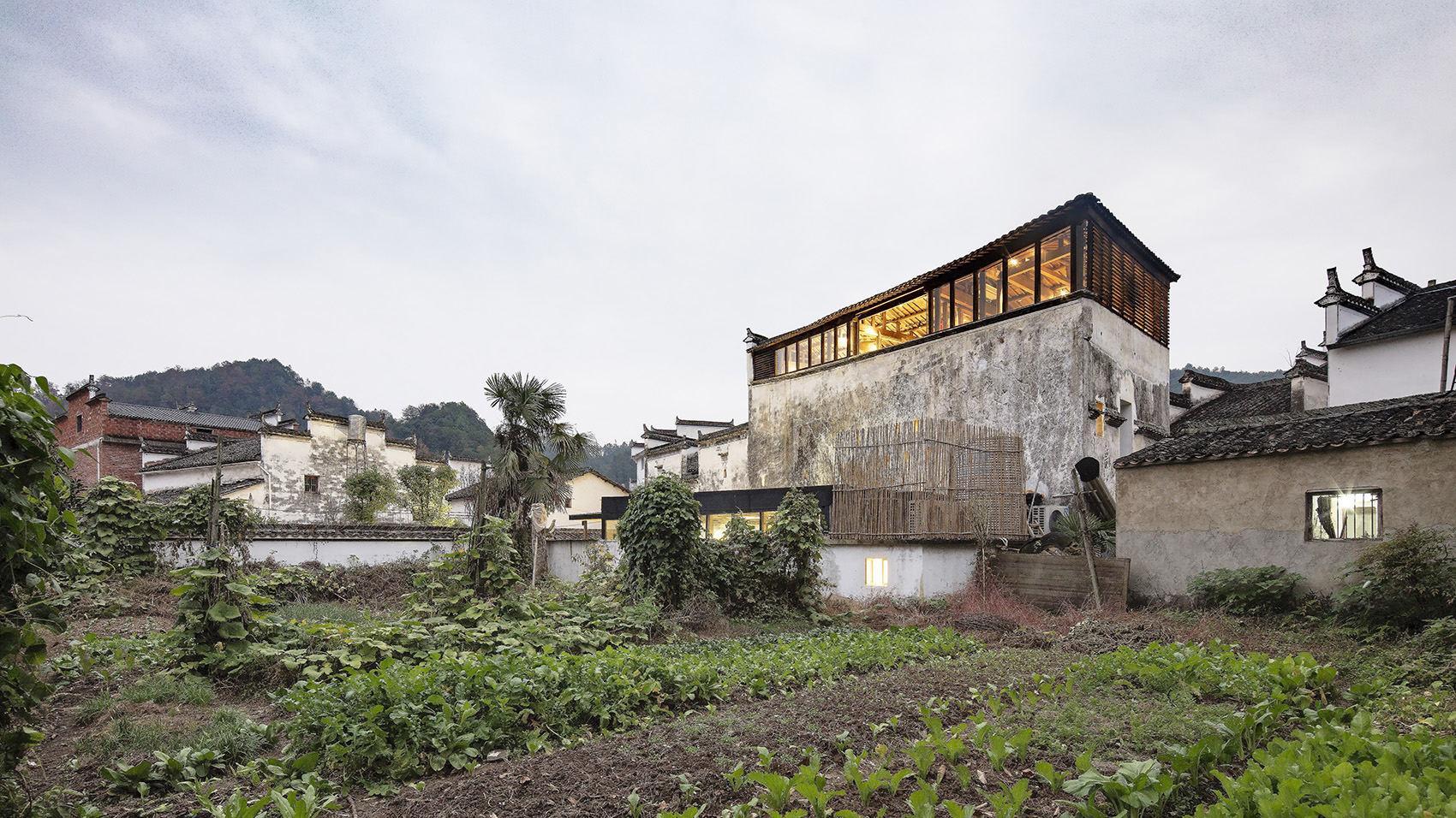 Wuyuan Skywells Hotel, China by anySCALE - 谷德设计网