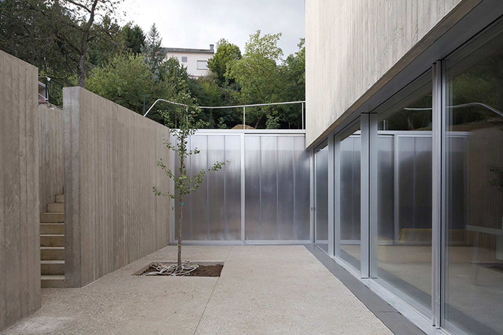 Hercule House by 2001 - 谷德设计网