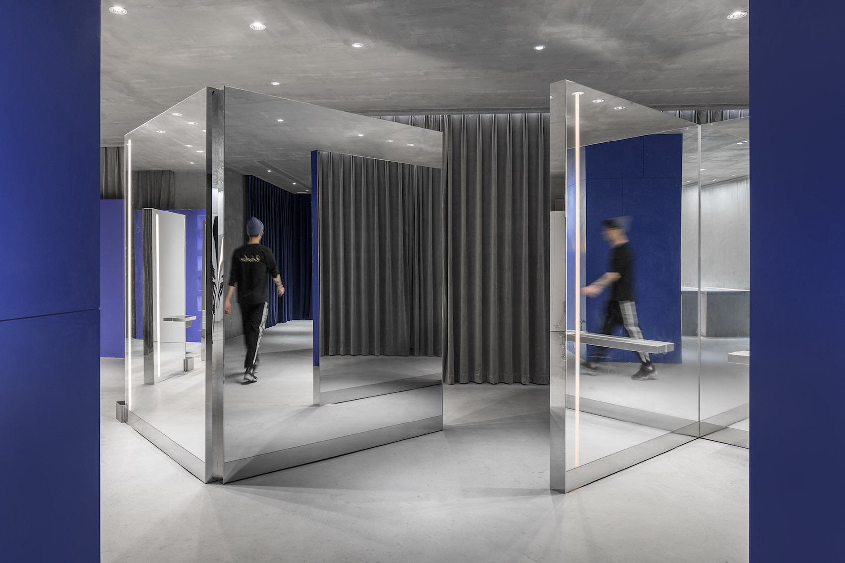 Temporary Lost Mirror in Nanjing, China by AW DESIGN - 谷德设计网