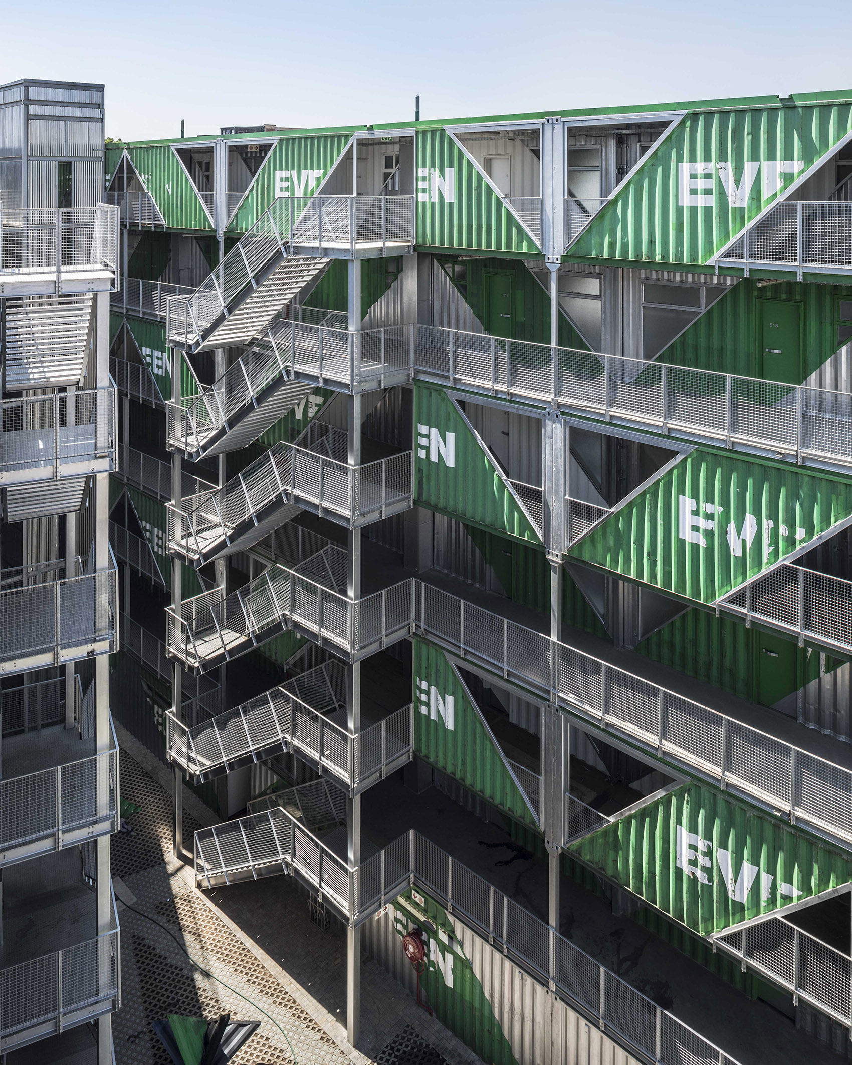 Drivelines Studios by LOT-EK - 谷德设计网