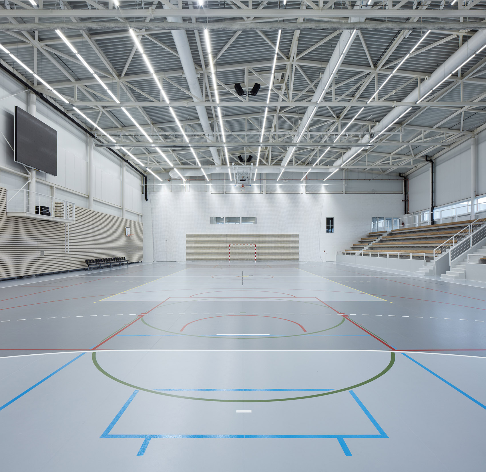 Sports Hall in Kuřim by CUBOID ARCHITEKTI - 谷德设计网