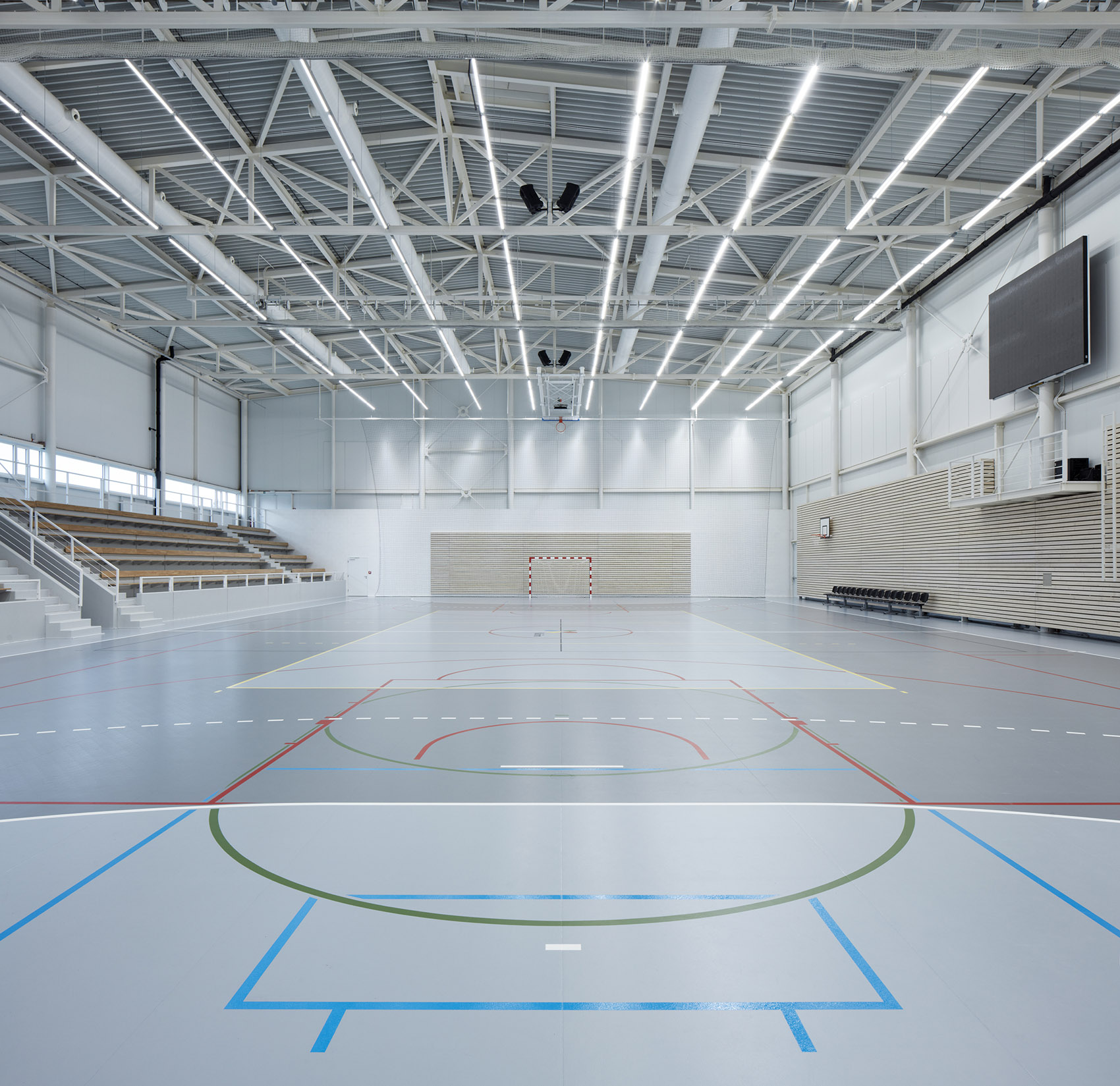 Sports Hall in Kuřim by CUBOID ARCHITEKTI - 谷德设计网