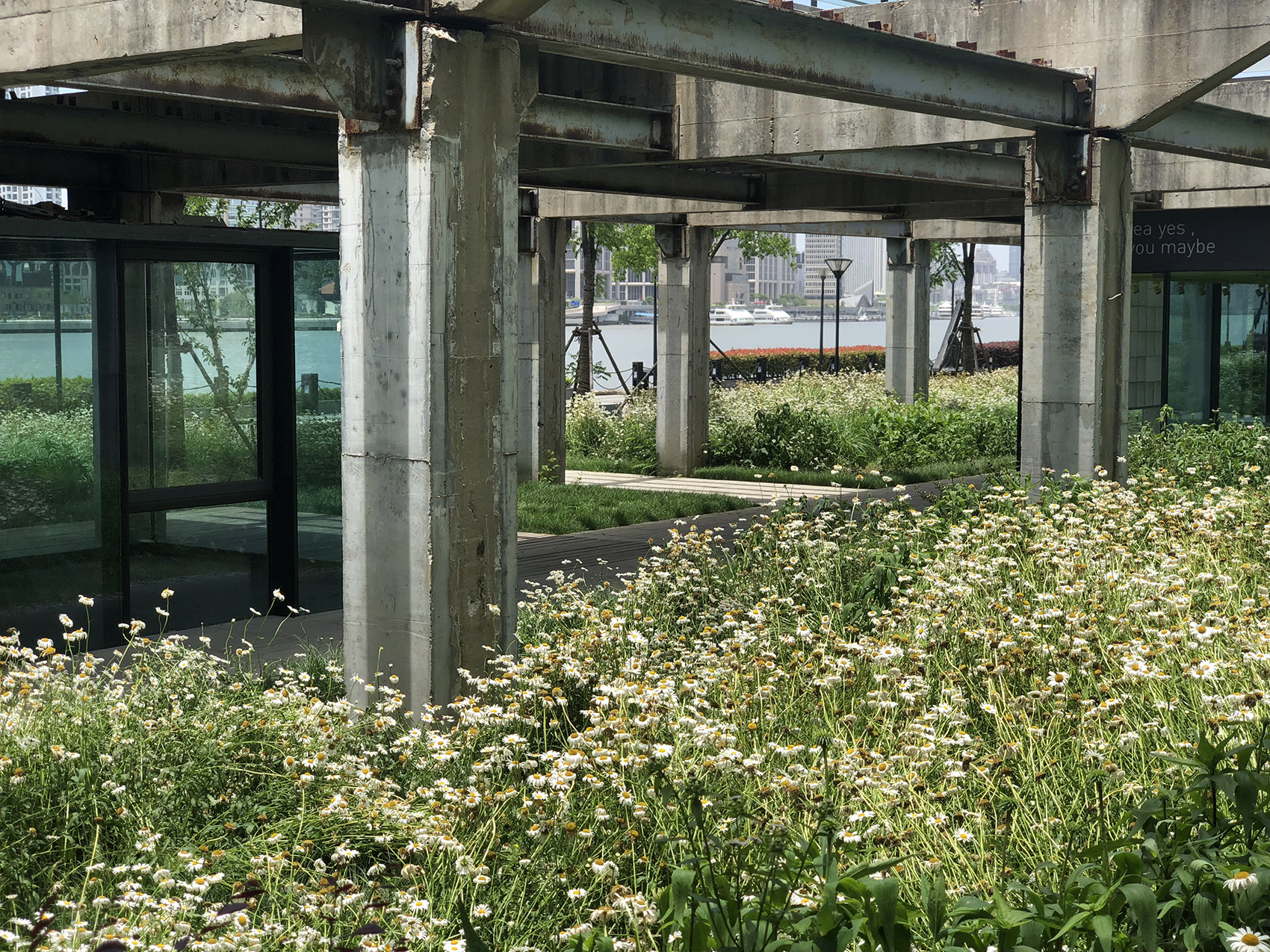 Shanghai MOMA Museum Waterfront Park, China by YIYU design - 谷德设计网