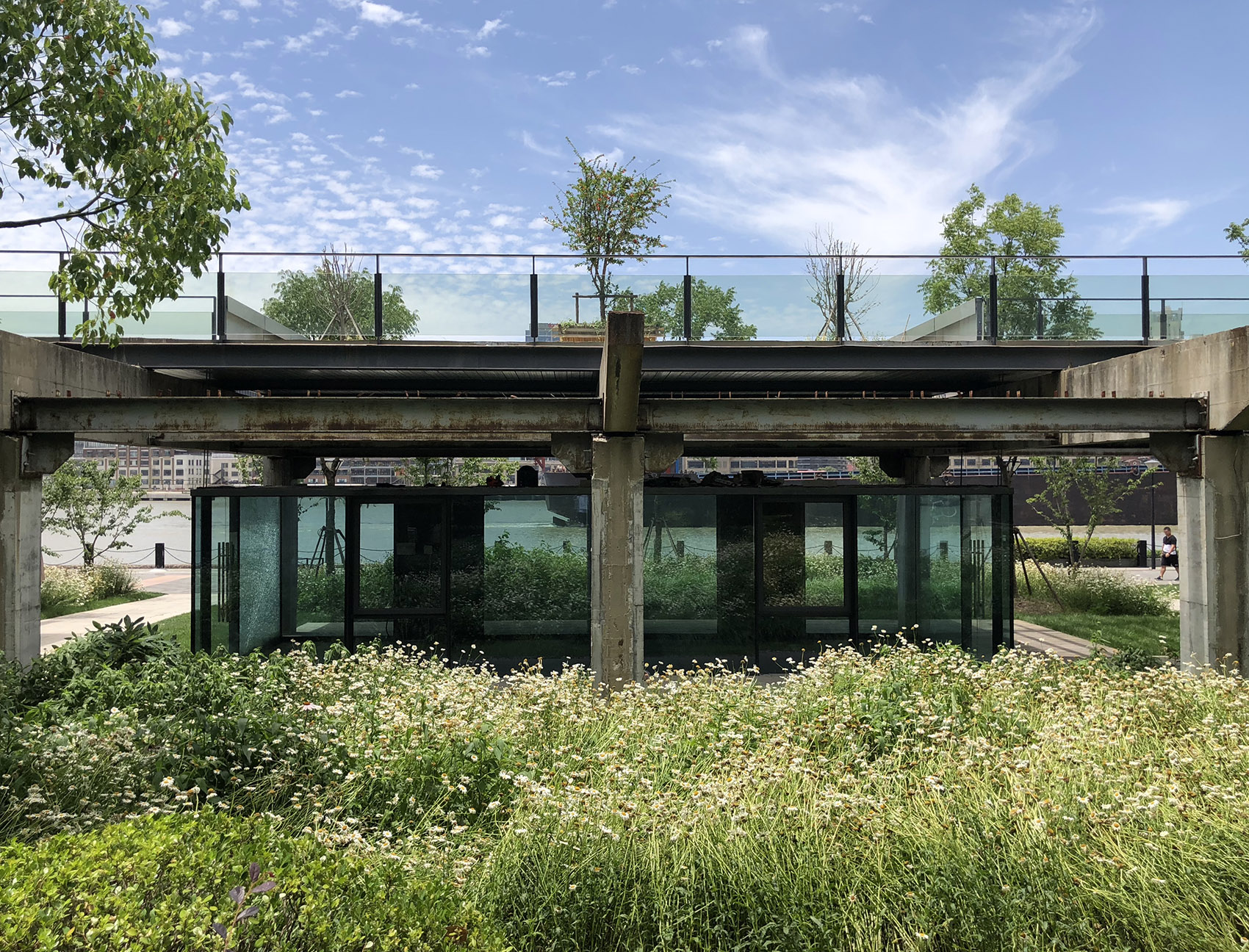 Shanghai MOMA Museum Waterfront Park, China by YIYU design - 谷德设计网