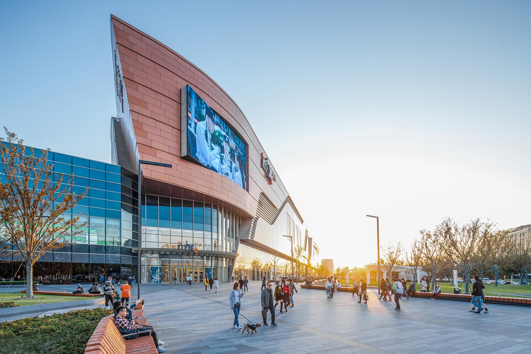 Landscape design of Shanghai MixC Mall, China by Lab D+H - 谷德设计网