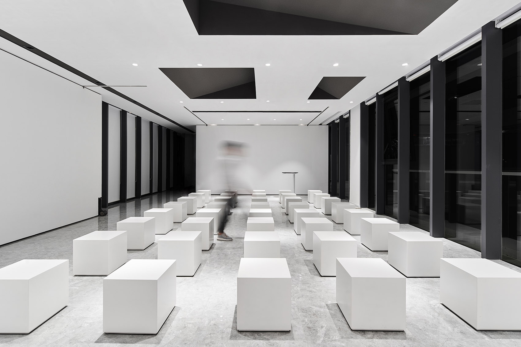 EMTEK Letter Testing Exhibition Hall by Zones Design Studio - 谷德设计网