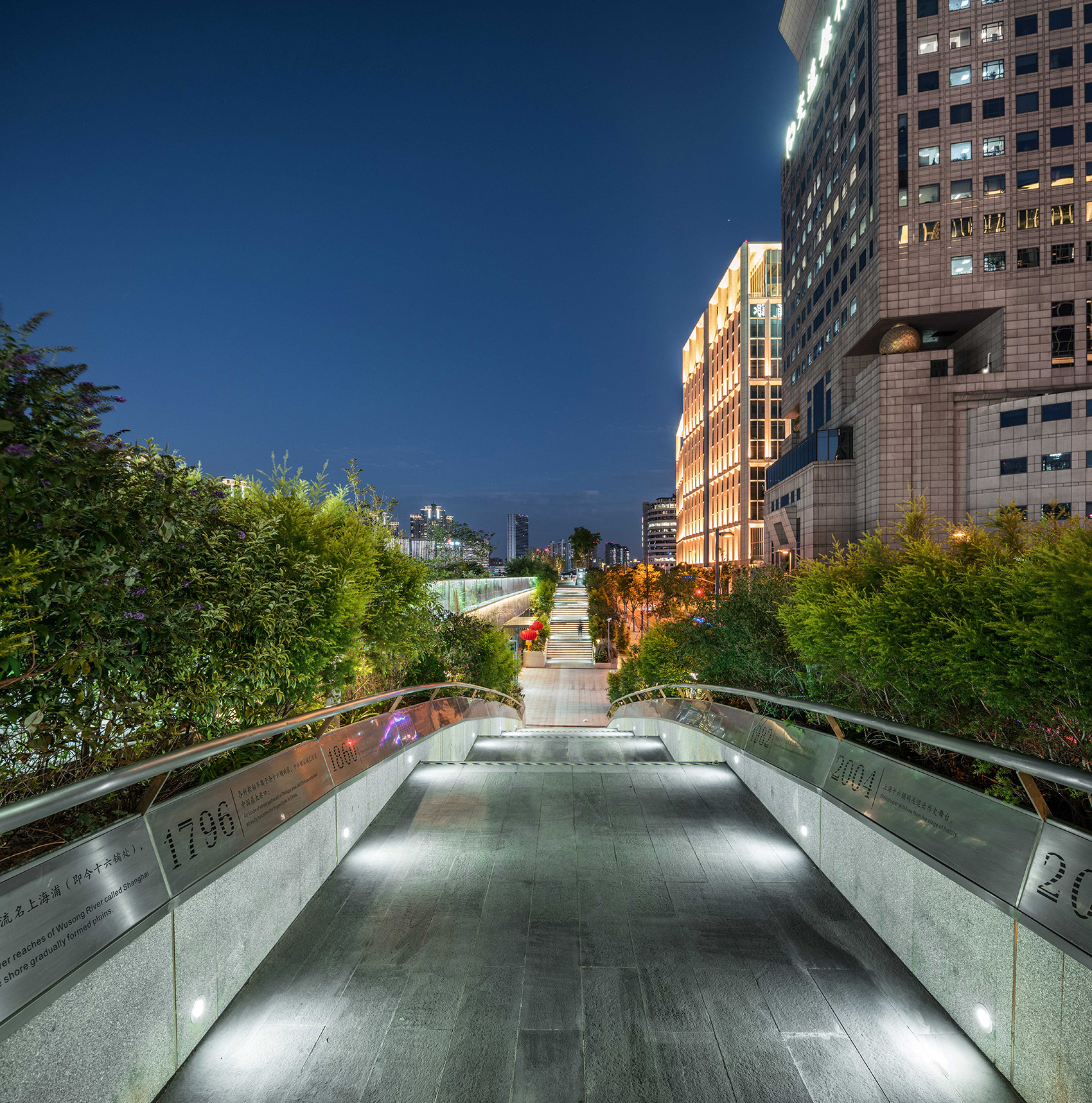 Public Landscape Reconstruction Design of Shanghai Bund, China by HMD ...