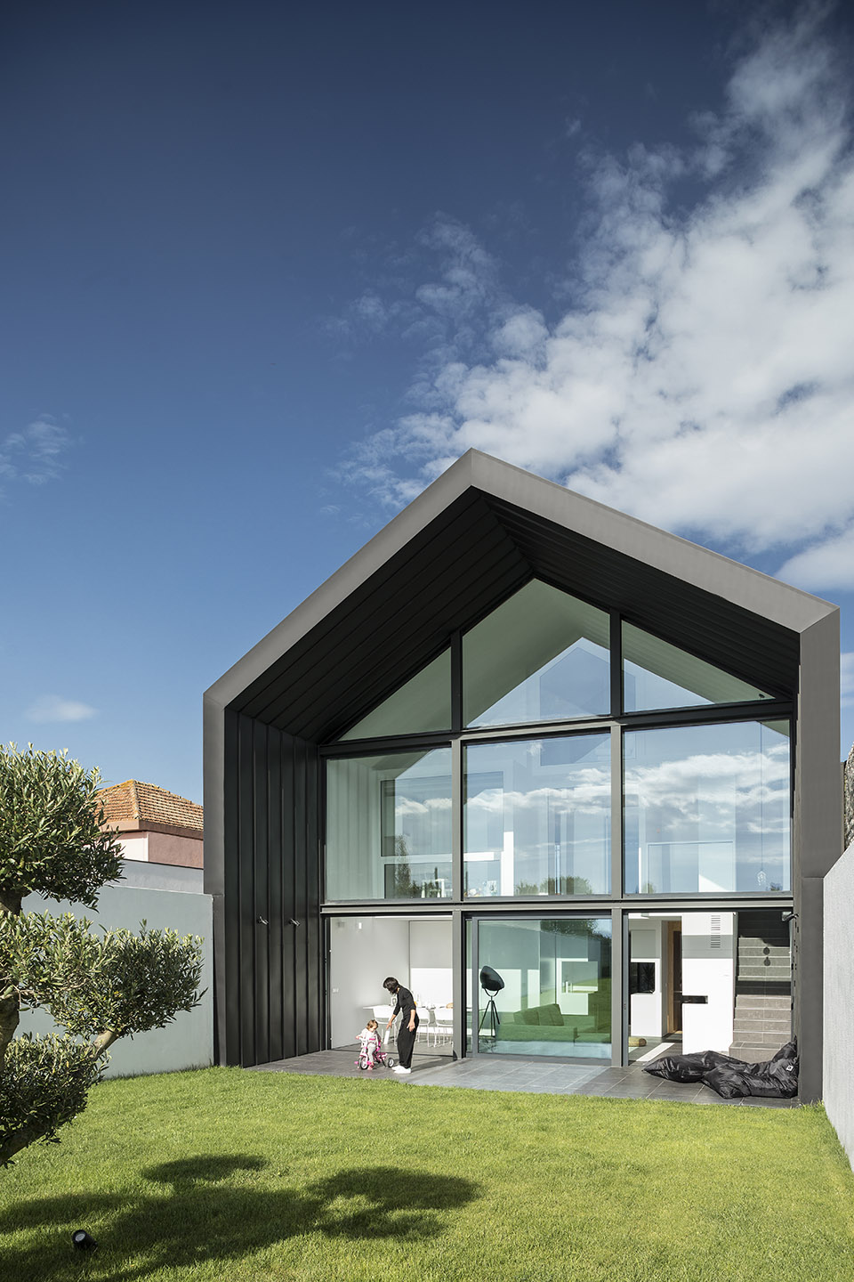 Arch House by FRARI - 谷德设计网