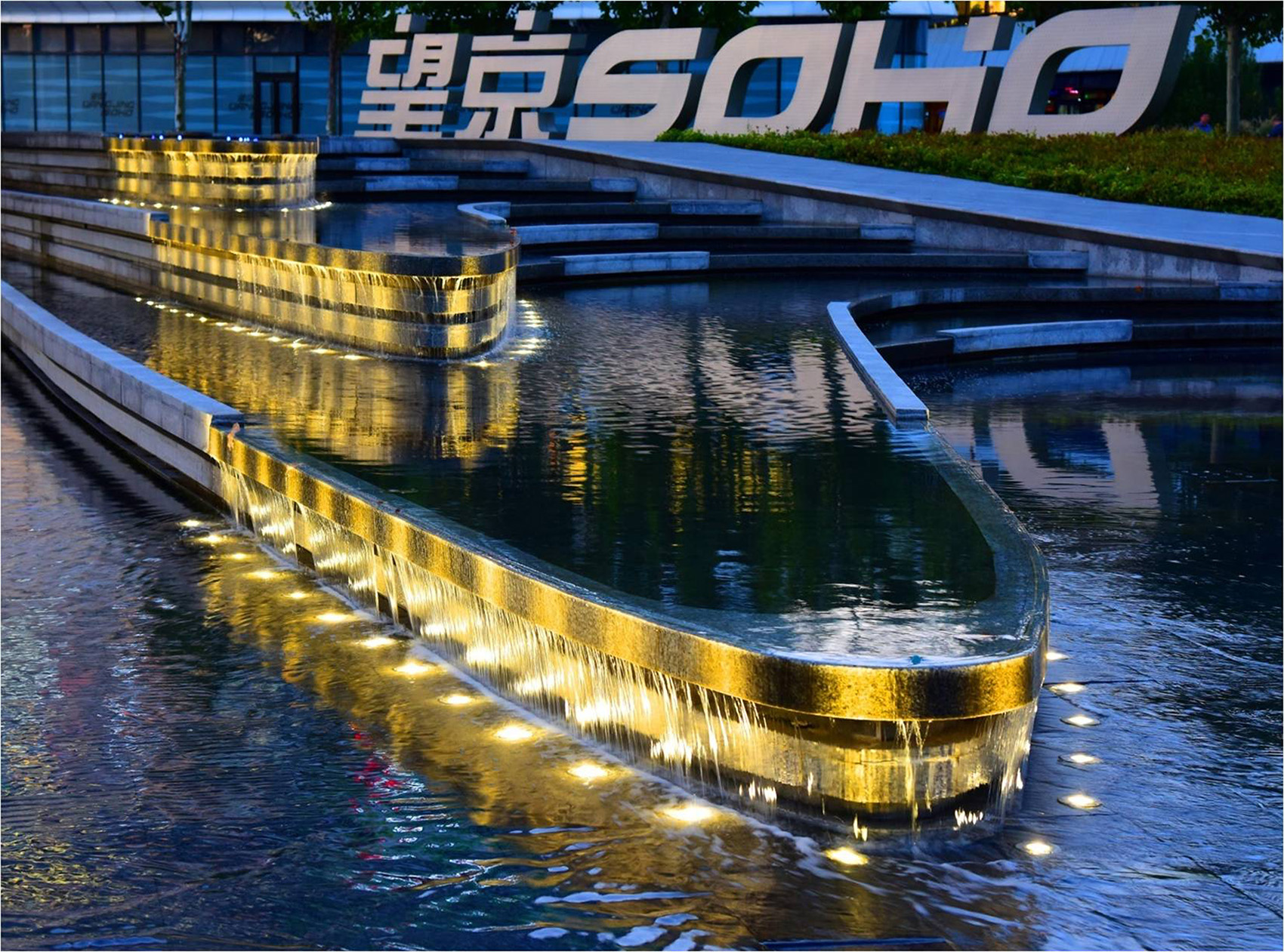 Landscape Design of Wangjing SOHO, China by ECOLAND - 谷德设计网