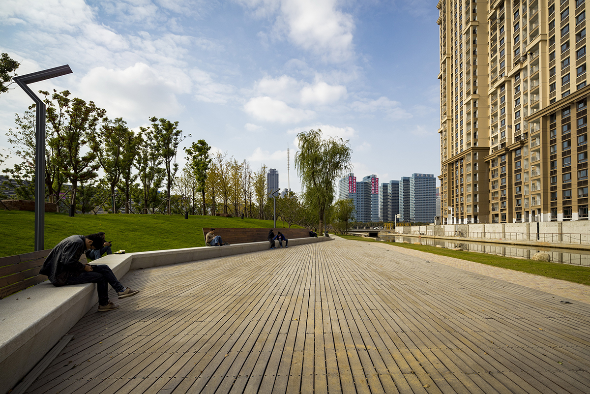 Green axis of Nengda Business District, China by L&A Design - 谷德设计网