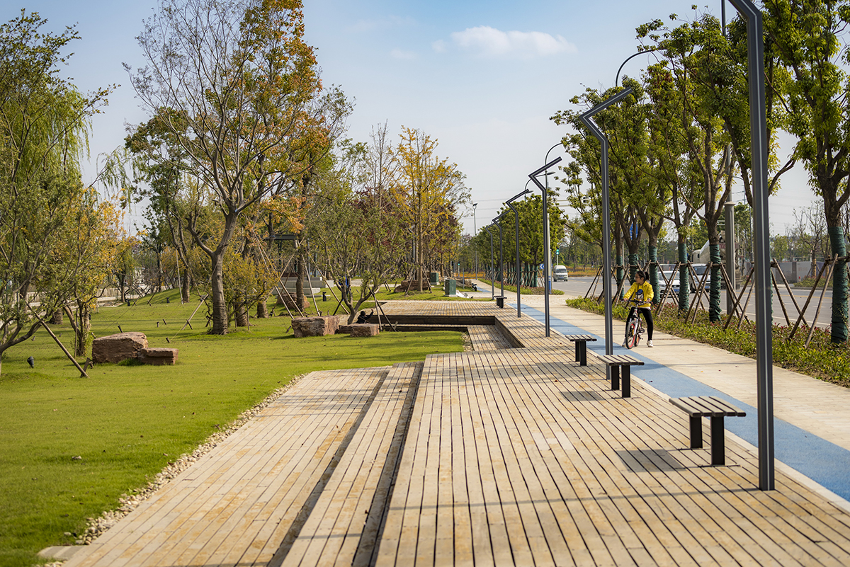 Green axis of Nengda Business District, China by L&A Design - 谷德设计网