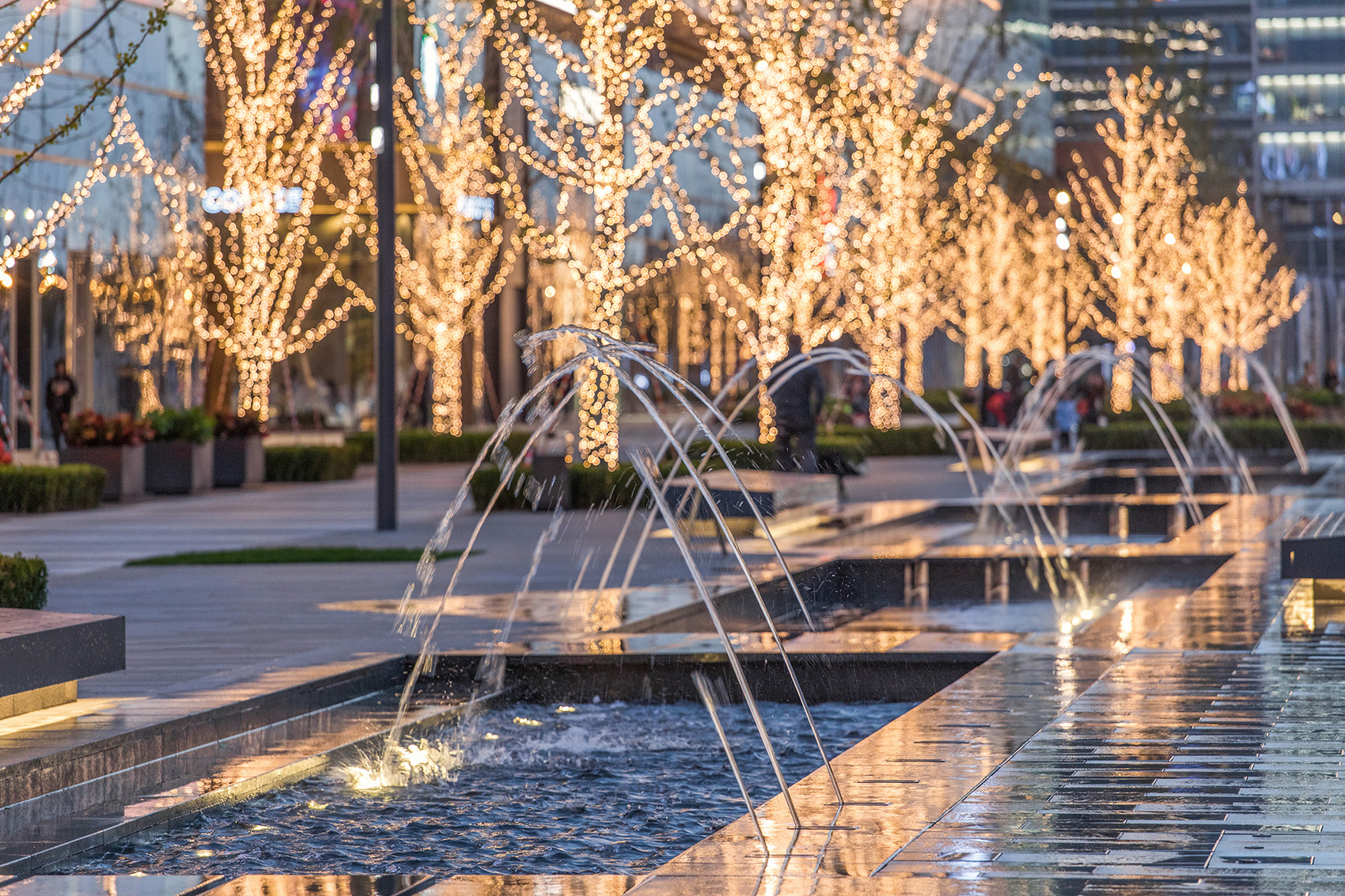 Landscape design of Shanghai MixC Mall, China by Lab D+H - 谷德设计网