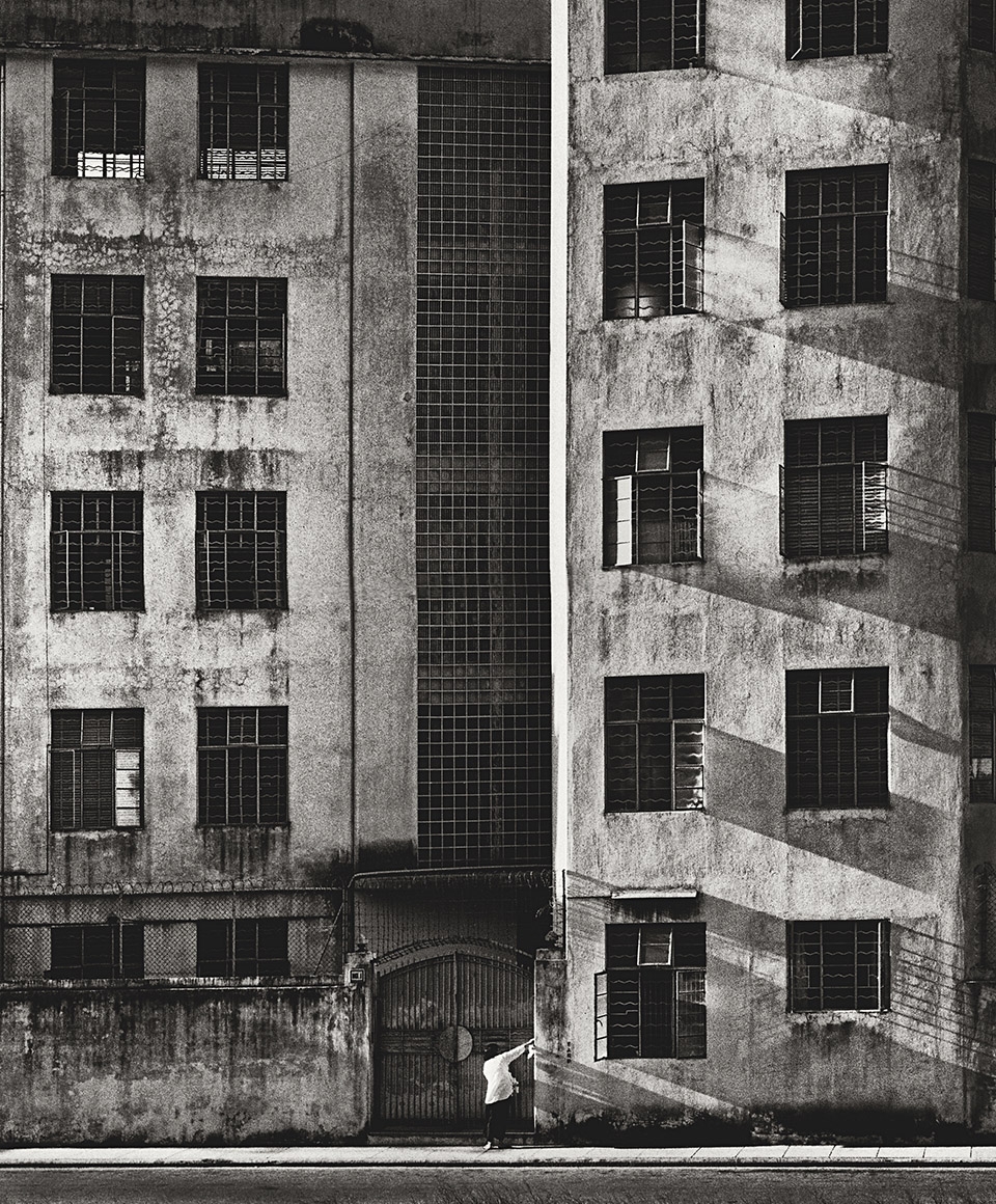 Portrait of Hong Kong by Fan Ho - 谷德设计网