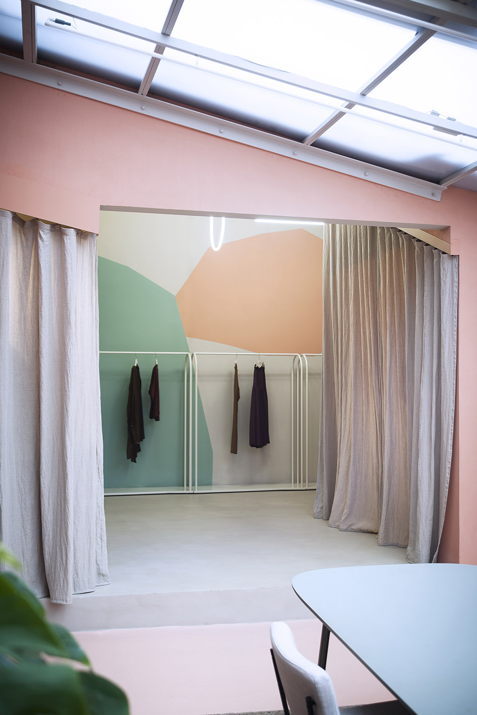 ALYSI Presents COLOUR: UNKNOWN in Collaboration with Studio Fludd - 谷德设计网