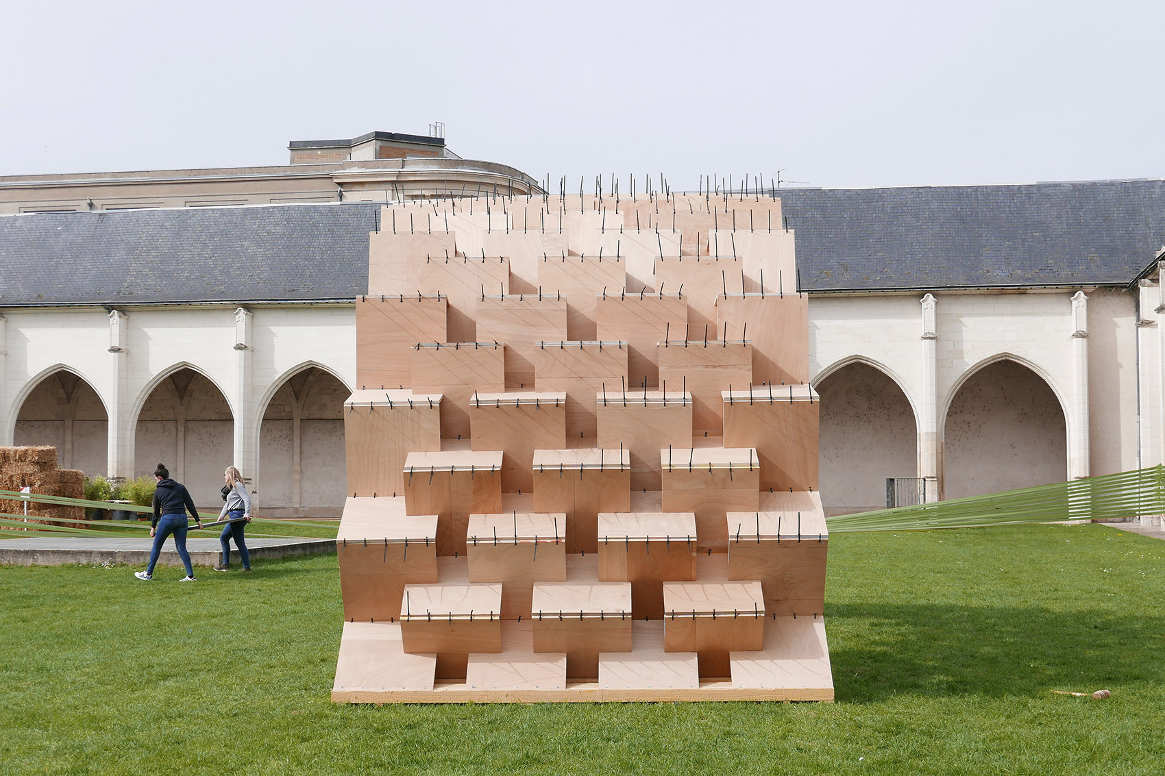 The Accordion Arch by Atelier YokYok - 谷德设计网