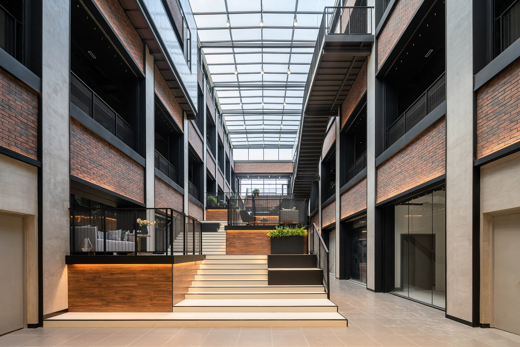 Shanghai In-Bund Office Building, China by HPP Architects - 谷德设计网