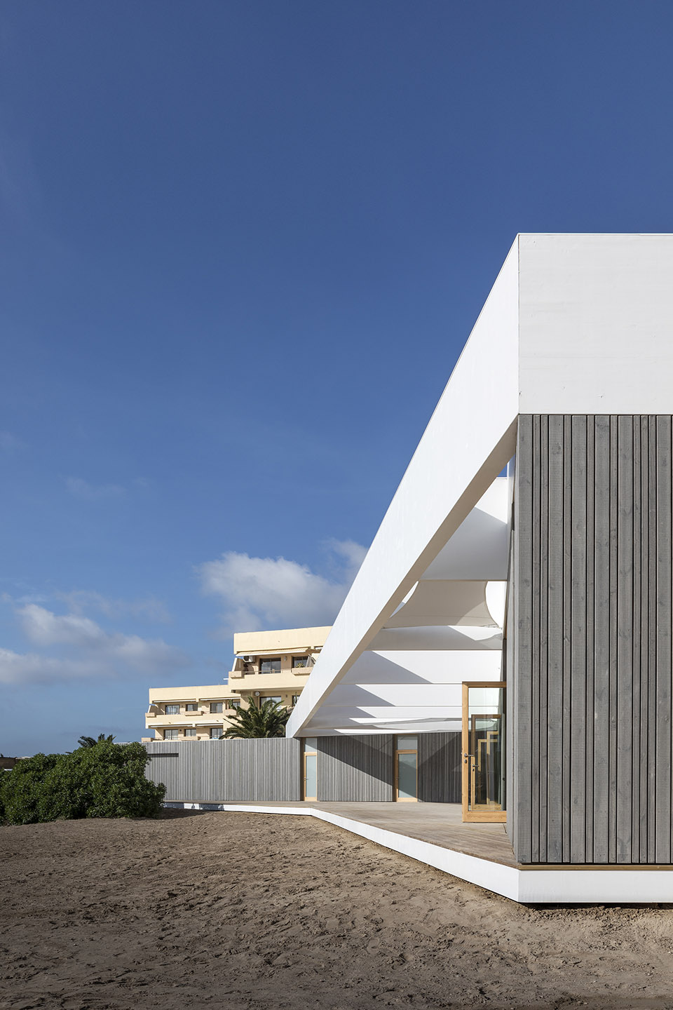 Formentera Water Sports Center by Marià Castelló Architecture - 谷德设计网