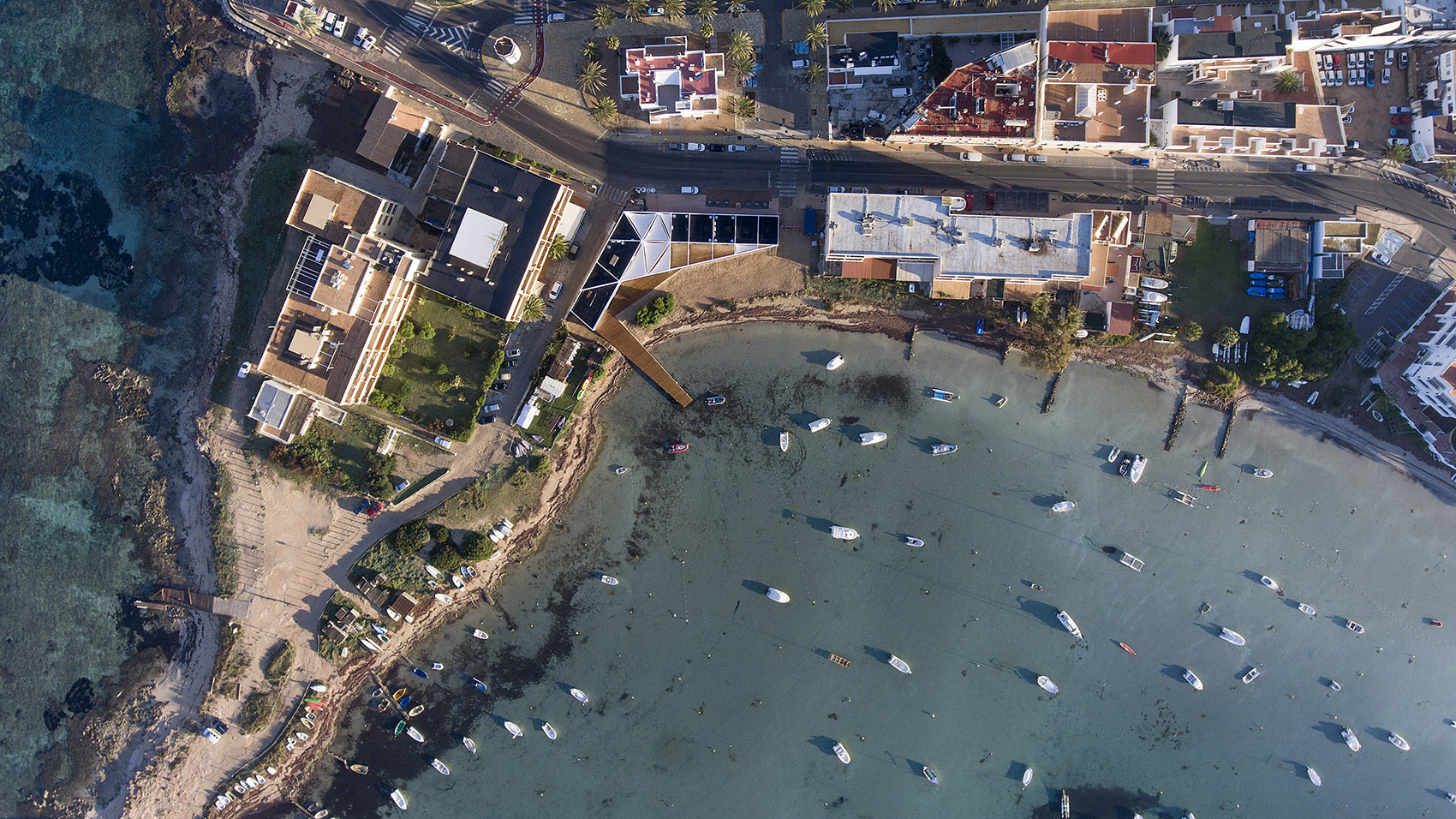Formentera Water Sports Center by Marià Castelló Architecture - 谷德设计网