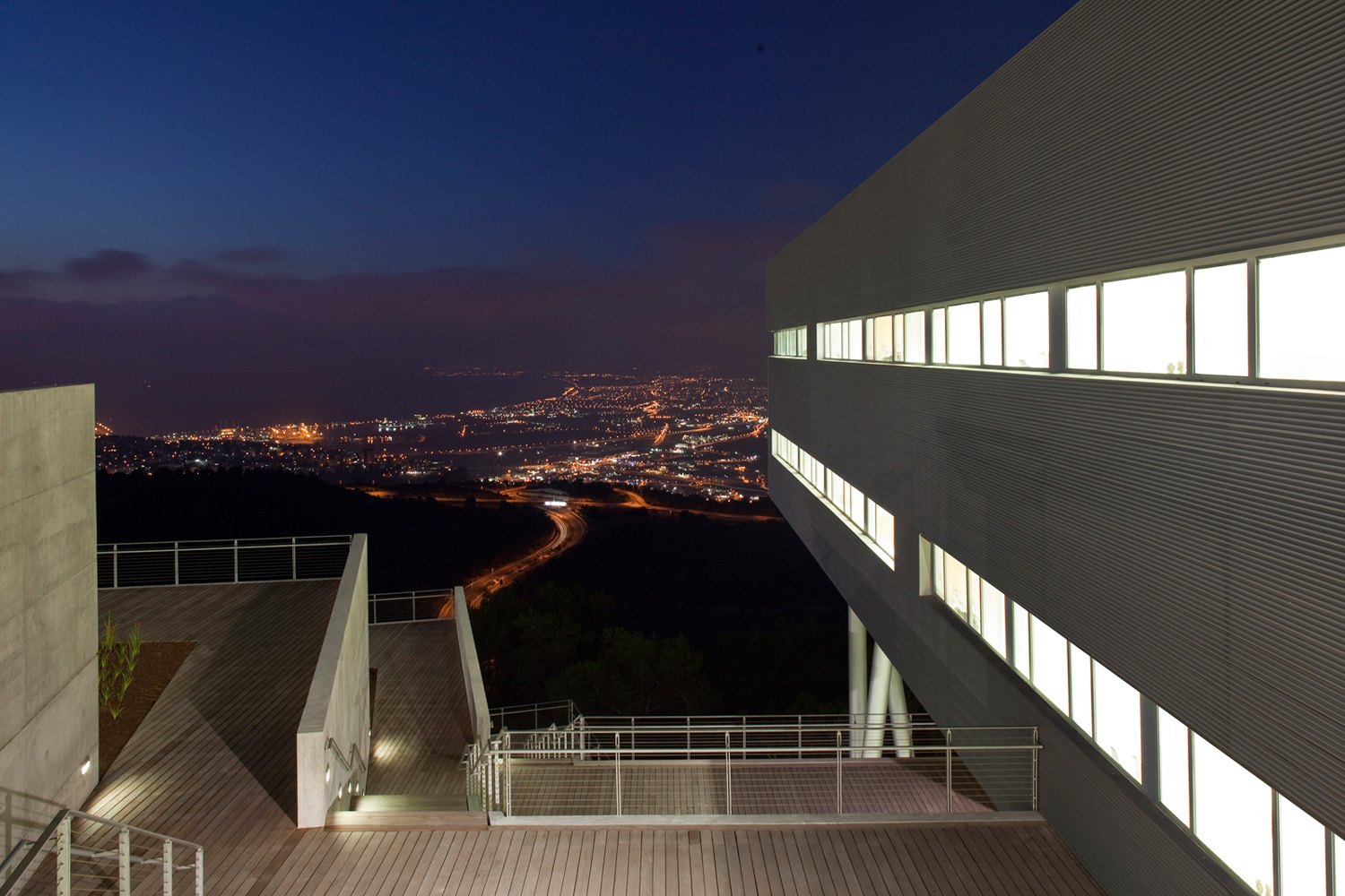 Haifa University Student Center by Chyutin Architects - 谷德设计网