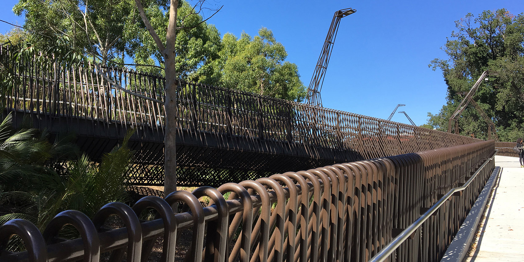 Tanderrum Pedestrian Bridge by John Wardle Architects + NADAAA - 谷德设计网