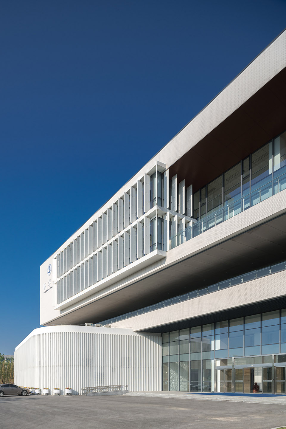 On the water side – Medical College Building of Jiangnan University ...