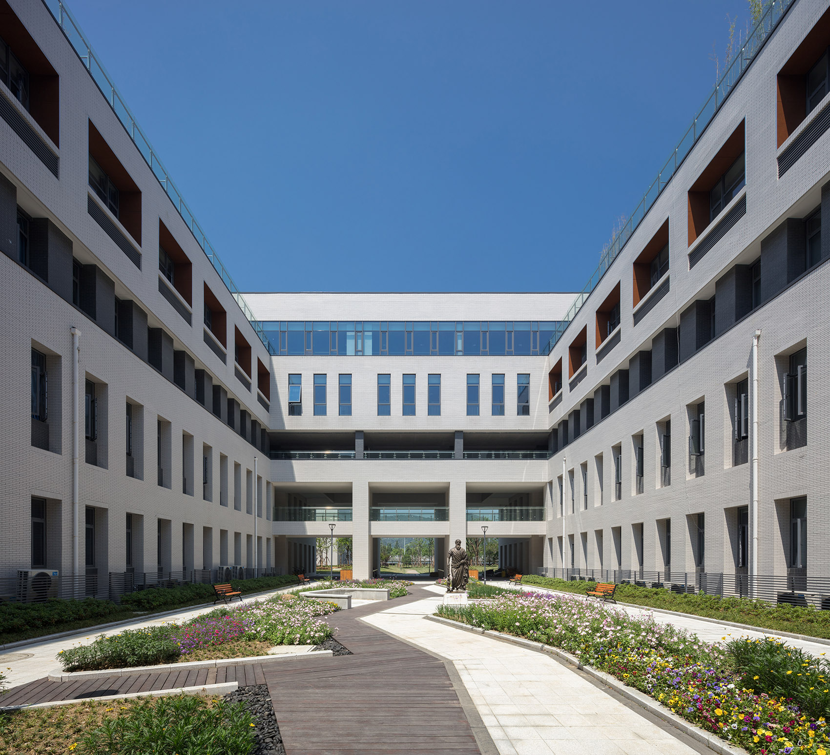 On the water side – Medical College Building of Jiangnan University ...