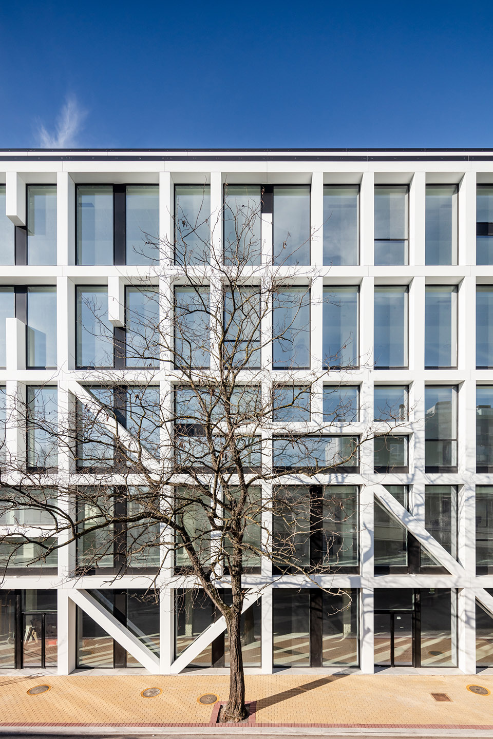 Urbo Business Centre by Nuno Capa Arquitecto - 谷德设计网