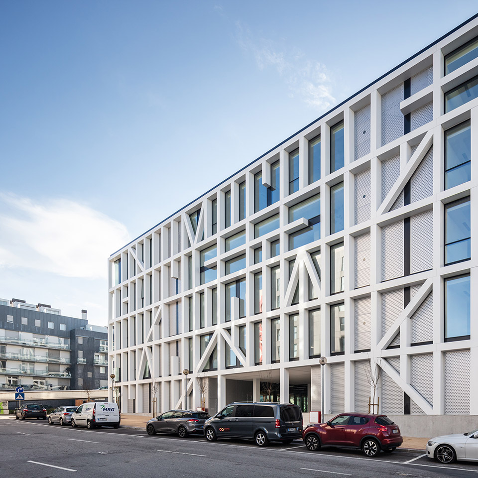 Urbo Business Centre by Nuno Capa Arquitecto - 谷德设计网