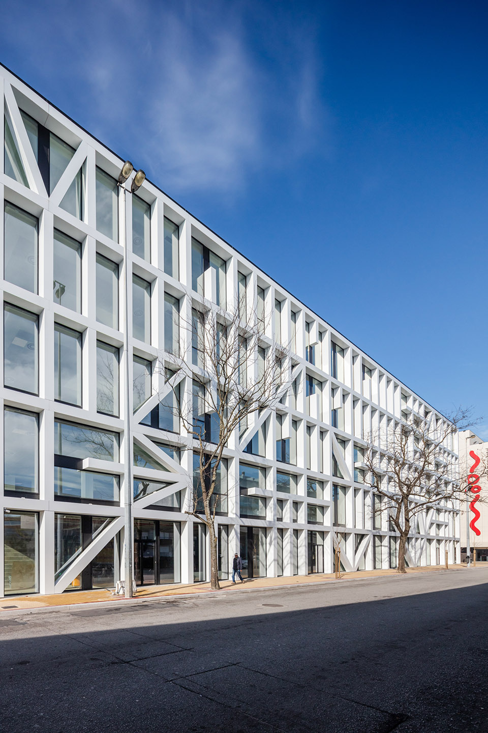 Urbo Business Centre by Nuno Capa Arquitecto - 谷德设计网