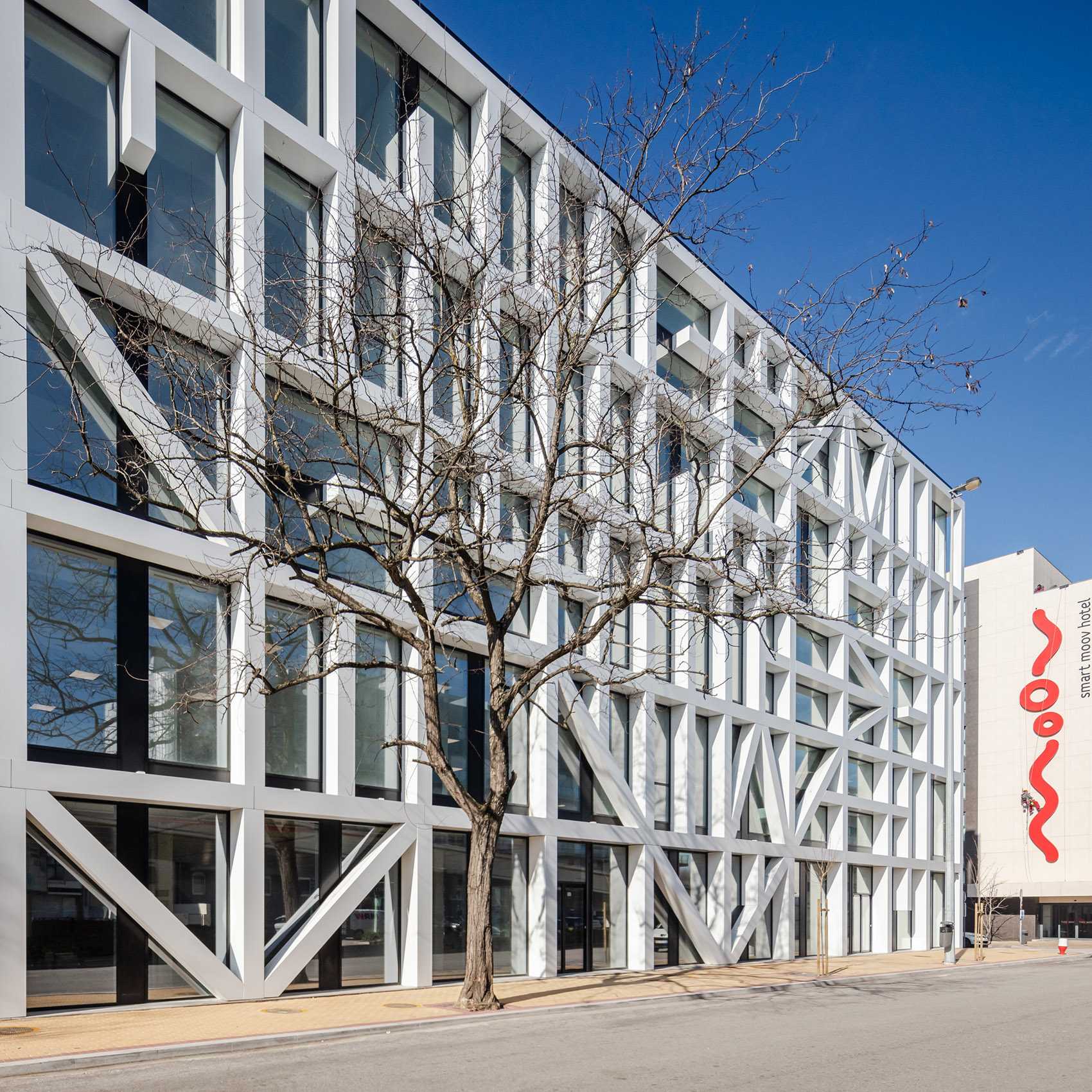 Urbo Business Centre by Nuno Capa Arquitecto - 谷德设计网