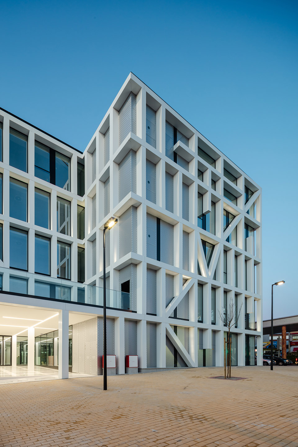 Urbo Business Centre by Nuno Capa Arquitecto - 谷德设计网