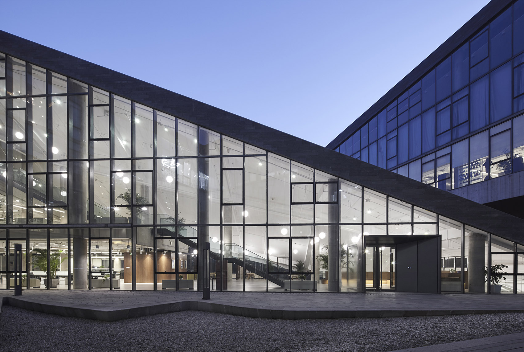 SHARE TELEVISION MEDIA Office Building in Digital Manor C, China by ...