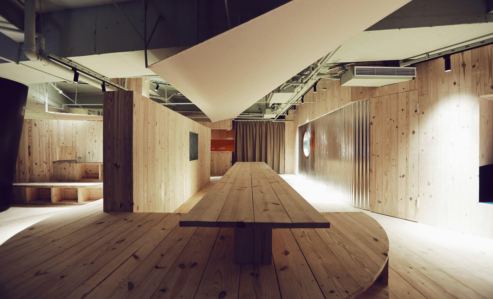 PP Planet Cafe in Xiamen, China by Robot 3 Studio - 谷德设计网