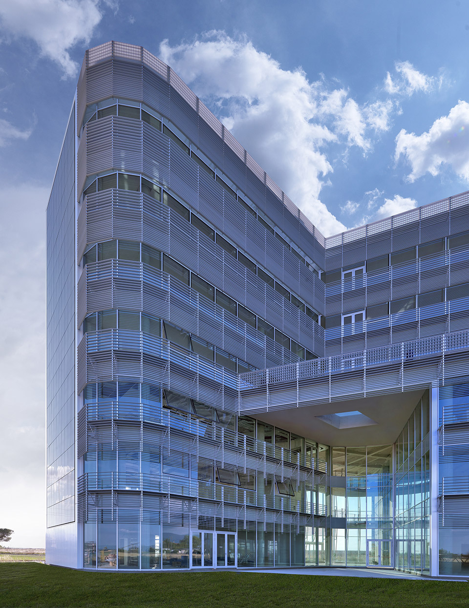 Forti Holding Spa HQ and Office Building by ATIproject - 谷德设计网