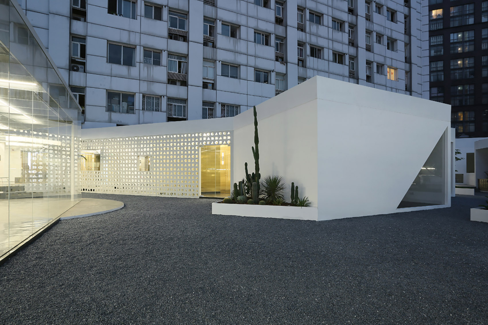 Queen Photo Studio Refurbishment by NTYPE - 谷德设计网