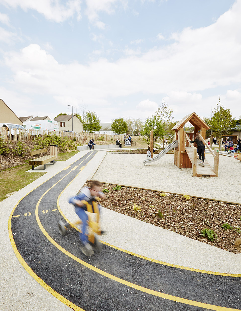 The Champ Arthur playground by Espace Libre - 谷德设计网