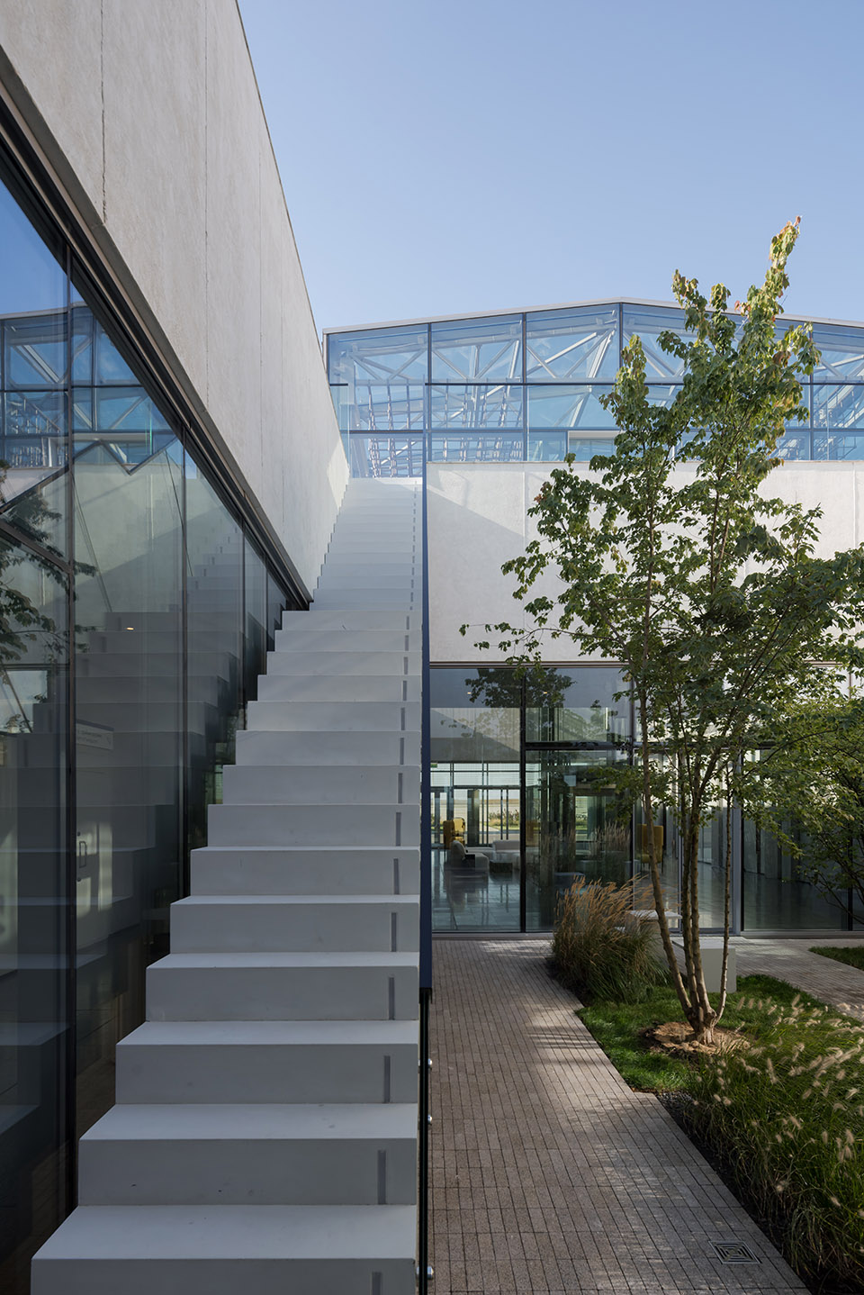 Platov Airport VIP Terminal by Nefa Architects - 谷德设计网