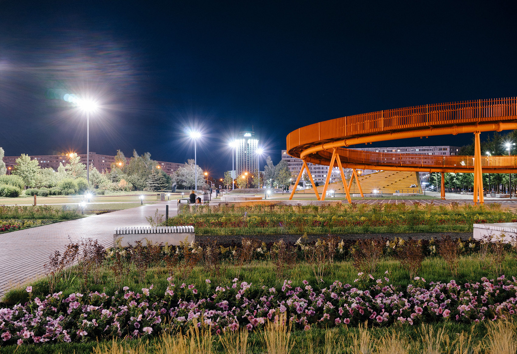 Azatlyk – Central Square of Naberezhnye Chelny by DROM + Strelka KB - 谷德设计网